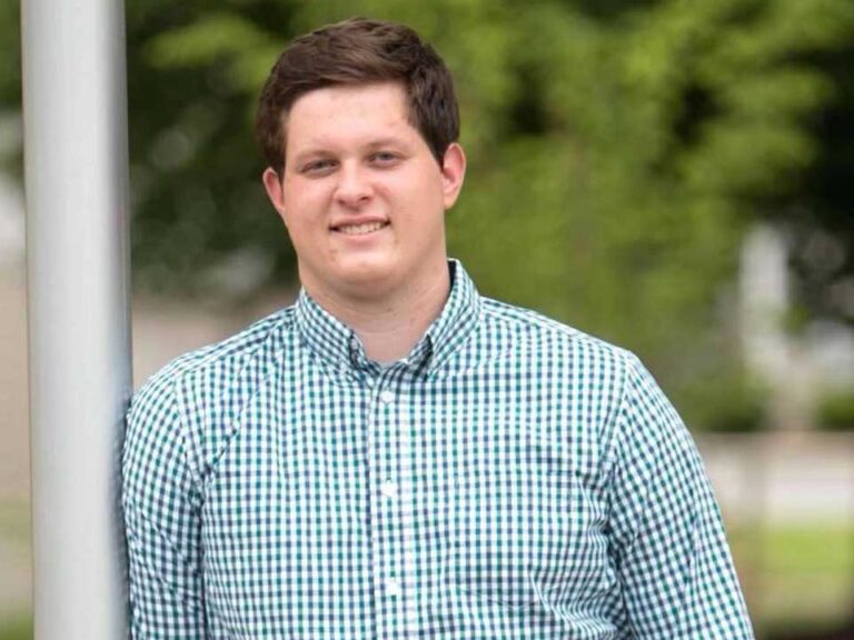 Elisjsha Dicken Biography, Wiki, Girlfriend, Age, Parents