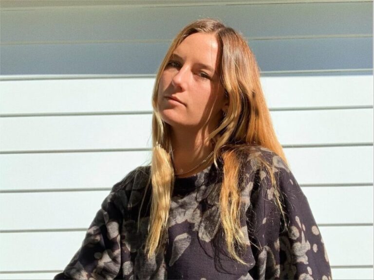 Sarah Brady (Surfer) Bio, Net worth, Wiki, Age, Height, Boyfriend