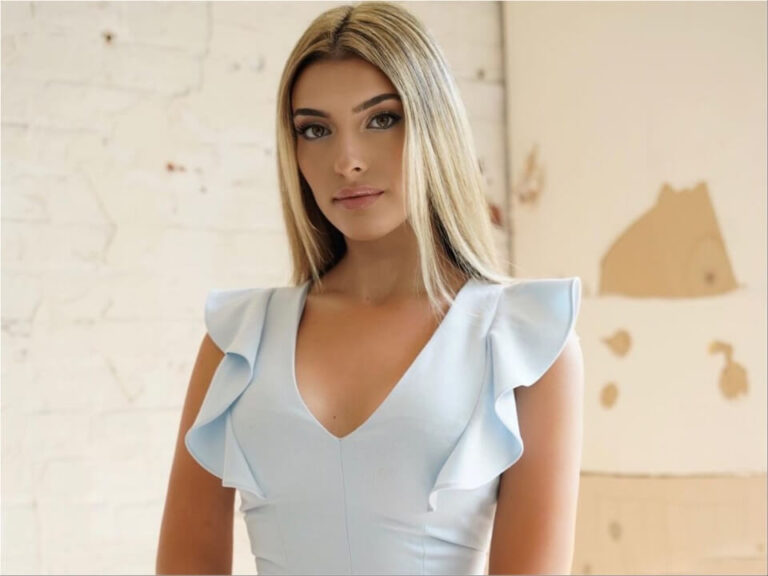 Emily Austin (Journalist) Bio, Net Worth, Wiki, Age, Height, Parents