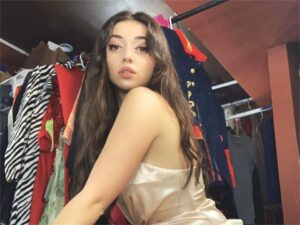 Nini Iris Bio, Net Worth, Wiki, Age, Height, Boyfriend, Parents